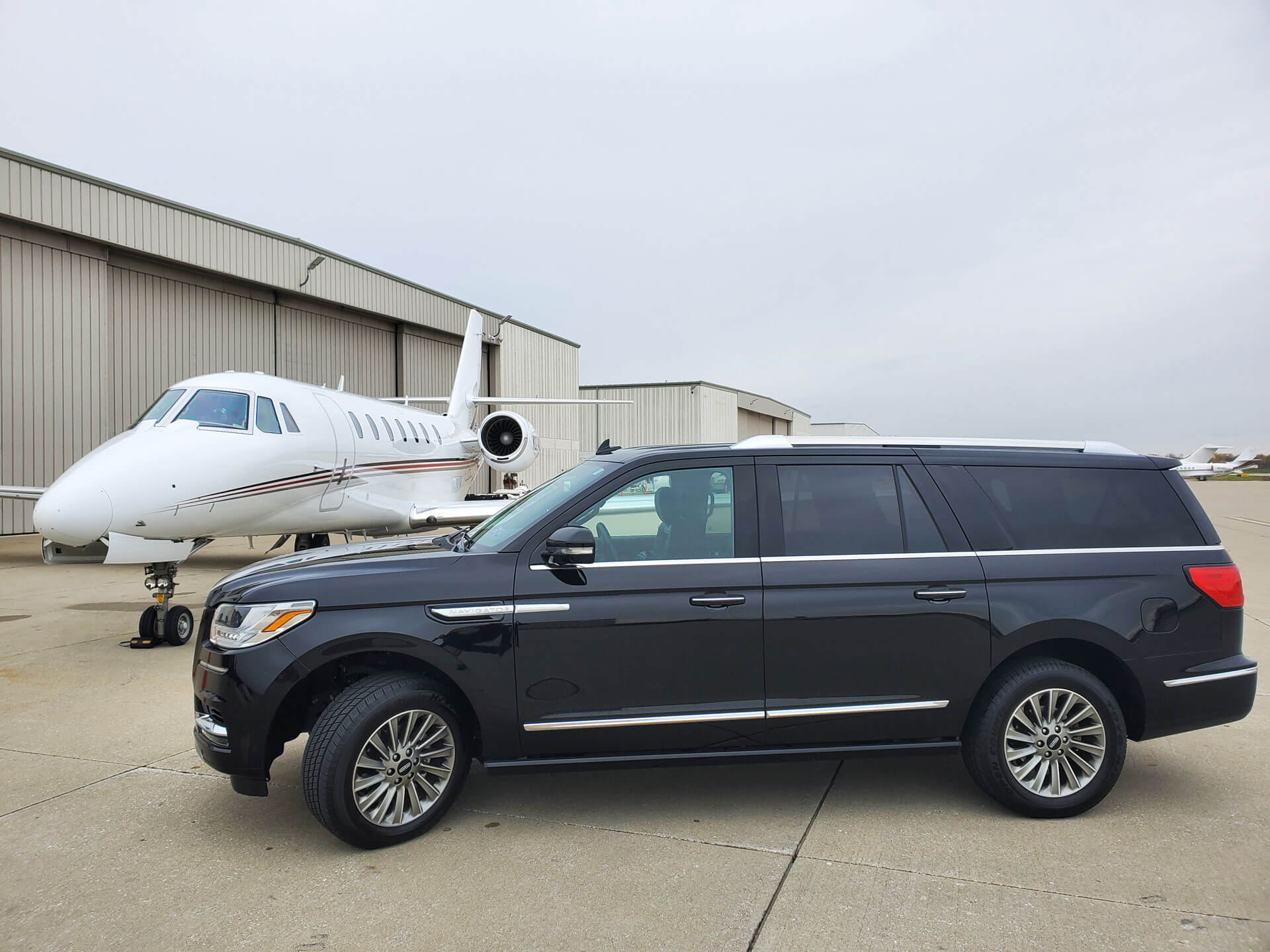 Easy steps to help you book an airport limo service - Limo Web Chicago